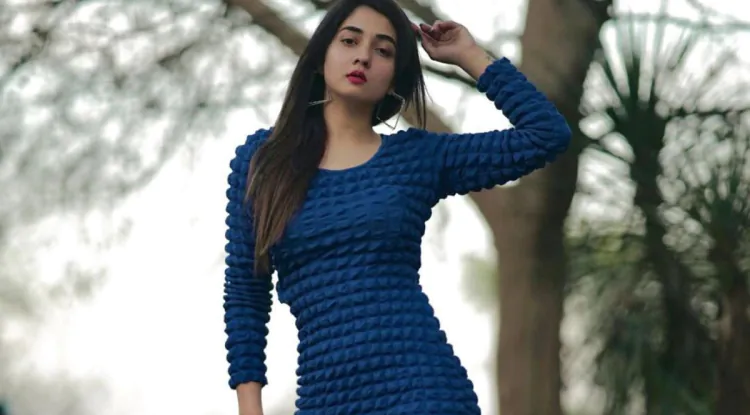 Nisha Bhatt Biography: Wiki, Age, Height, Boyfriend, Family, Songs and ...