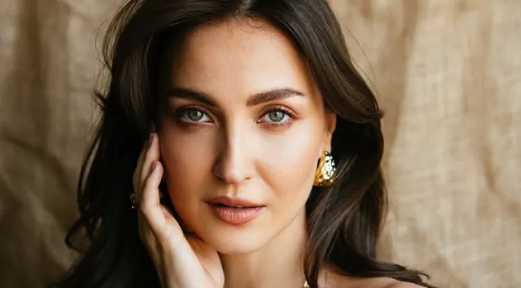Elli Avram Biography: Wiki, Age, Boyfriend, Movies, Family, Career ...