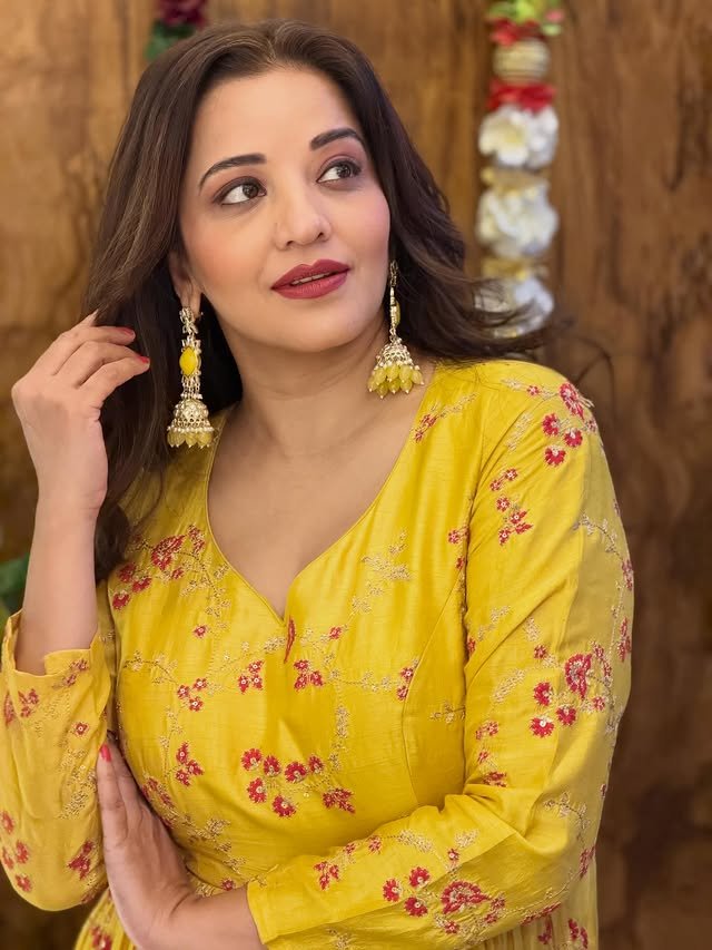 Monalisa (aka Antara Biswas) Biography: Wiki, Age, Height, Boyfriend ...