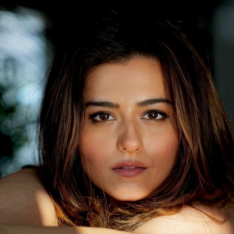 Ridhi Dogra Biography: Wiki, Age, Height, Boyfriend, Family, Career ...