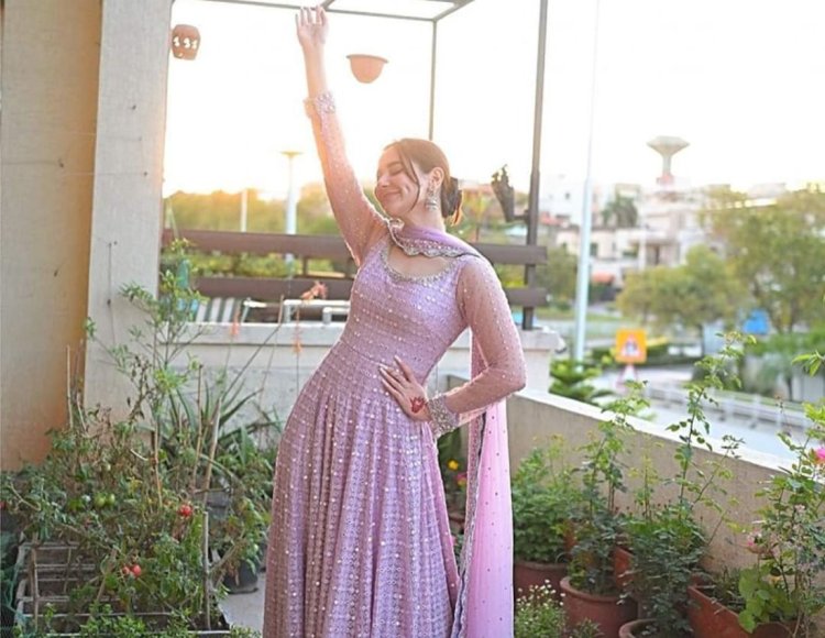 Hania Aamir Biography: Real Name, Wiki, Age, Height, Boyfriend, Family ...